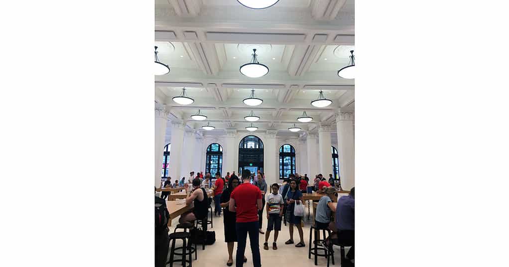 Photo Tour of Apple Brisbane in MacArthur Chambers