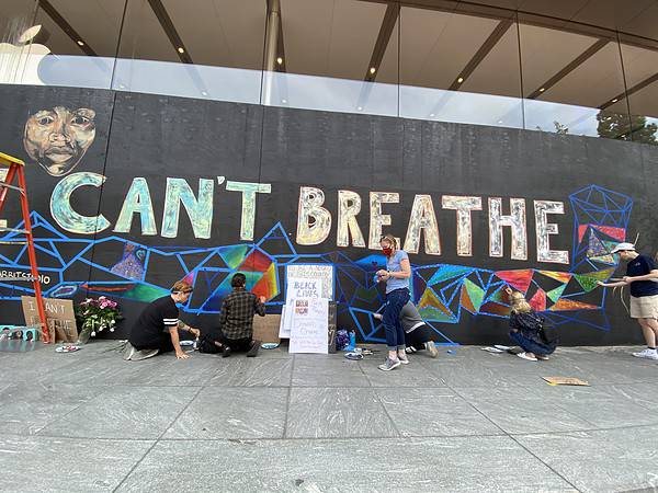 Mural Painted Over Boarded-Up Apple Store in Portland