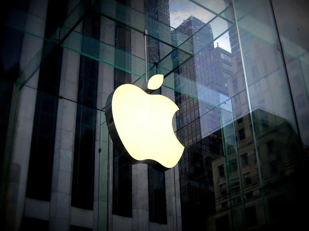 Apple Pauses Sales to Russia, Removes Sputnik and RT News from App Store