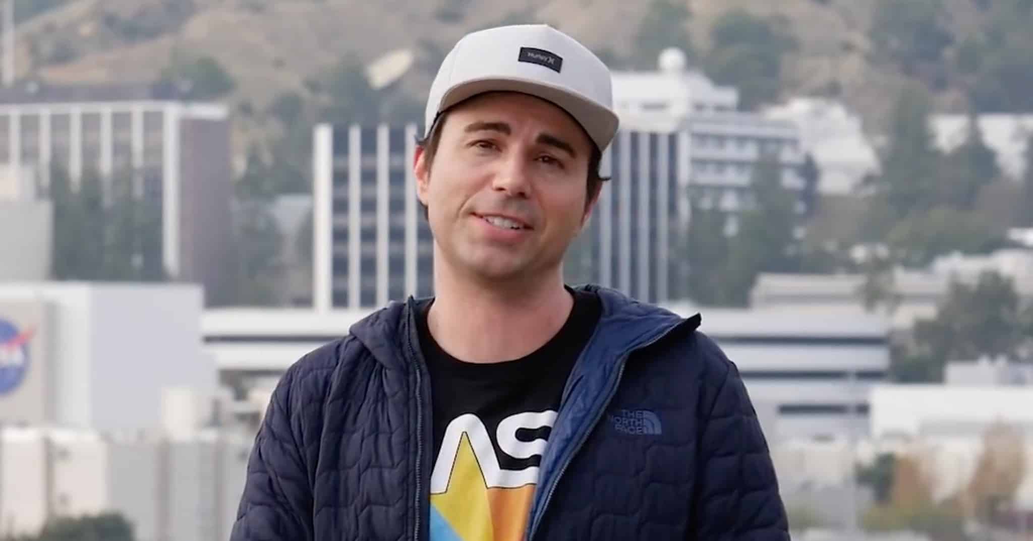 Popular YouTuber, Ex-Apple Inventor, Describes How VR Technology Might ...