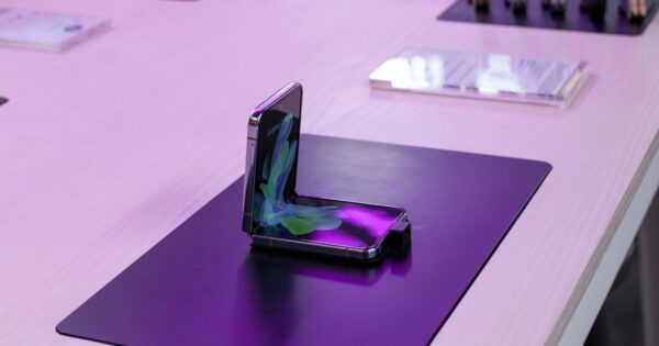 The Biggest Problems With Foldable Phones—and Can Apple Fix Them? - The ...