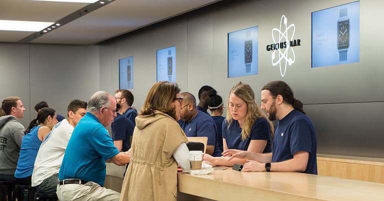 Interview with Apple Retail Store Workers Reveal How They Feel About ...