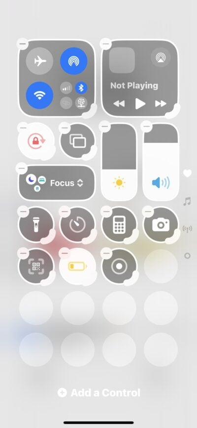 How To Turn Your Flashlight on or off on iPhone and iPad (2026)