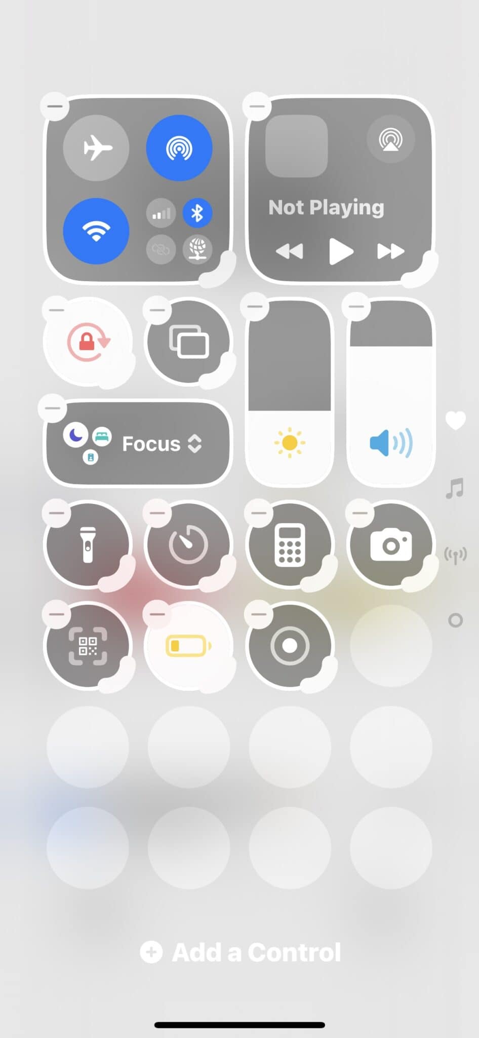 How To Turn Your Flashlight on or off on iPhone and iPad (2025)