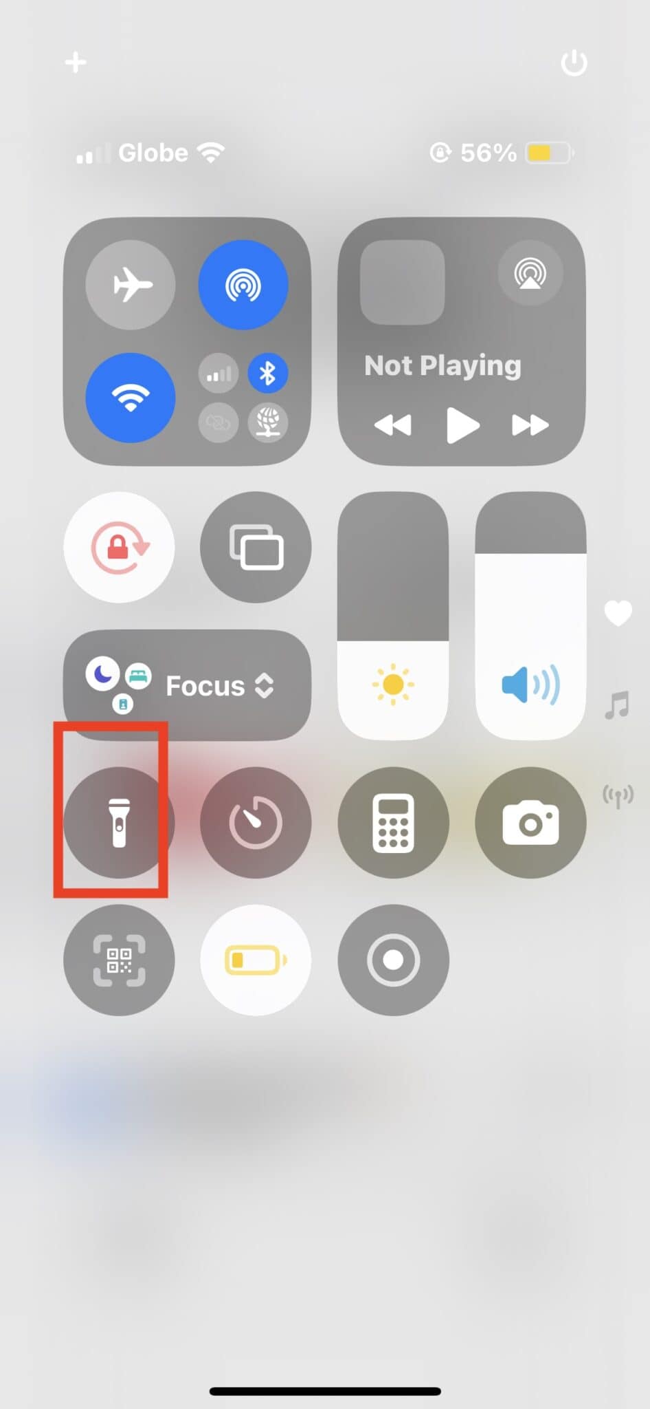 How To Turn Your Flashlight on or off on iPhone and iPad (2026)