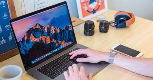 How Do I Fix Horizontal Lines on My MacBook Pro’s Screen - The Mac Observer