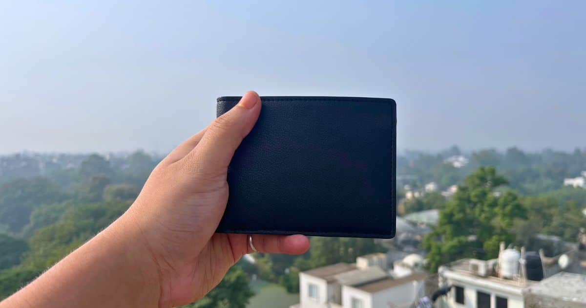 ESR Geo Wallet Review: It Made Me Pick the Wallet Again - The Mac Observer