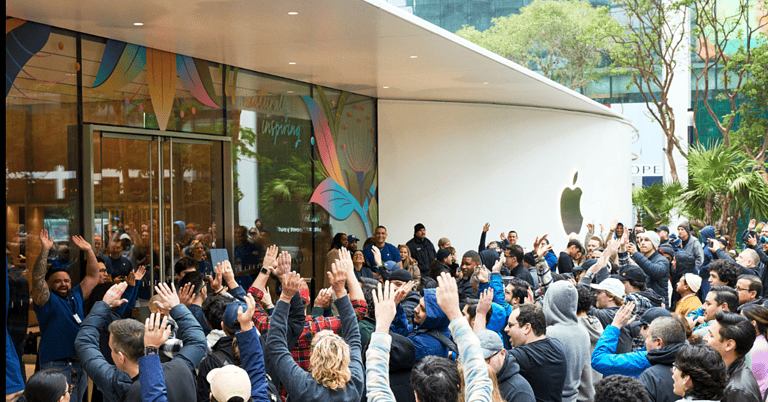 Apple Opens New Store in Downtown Miami - The Mac Observer