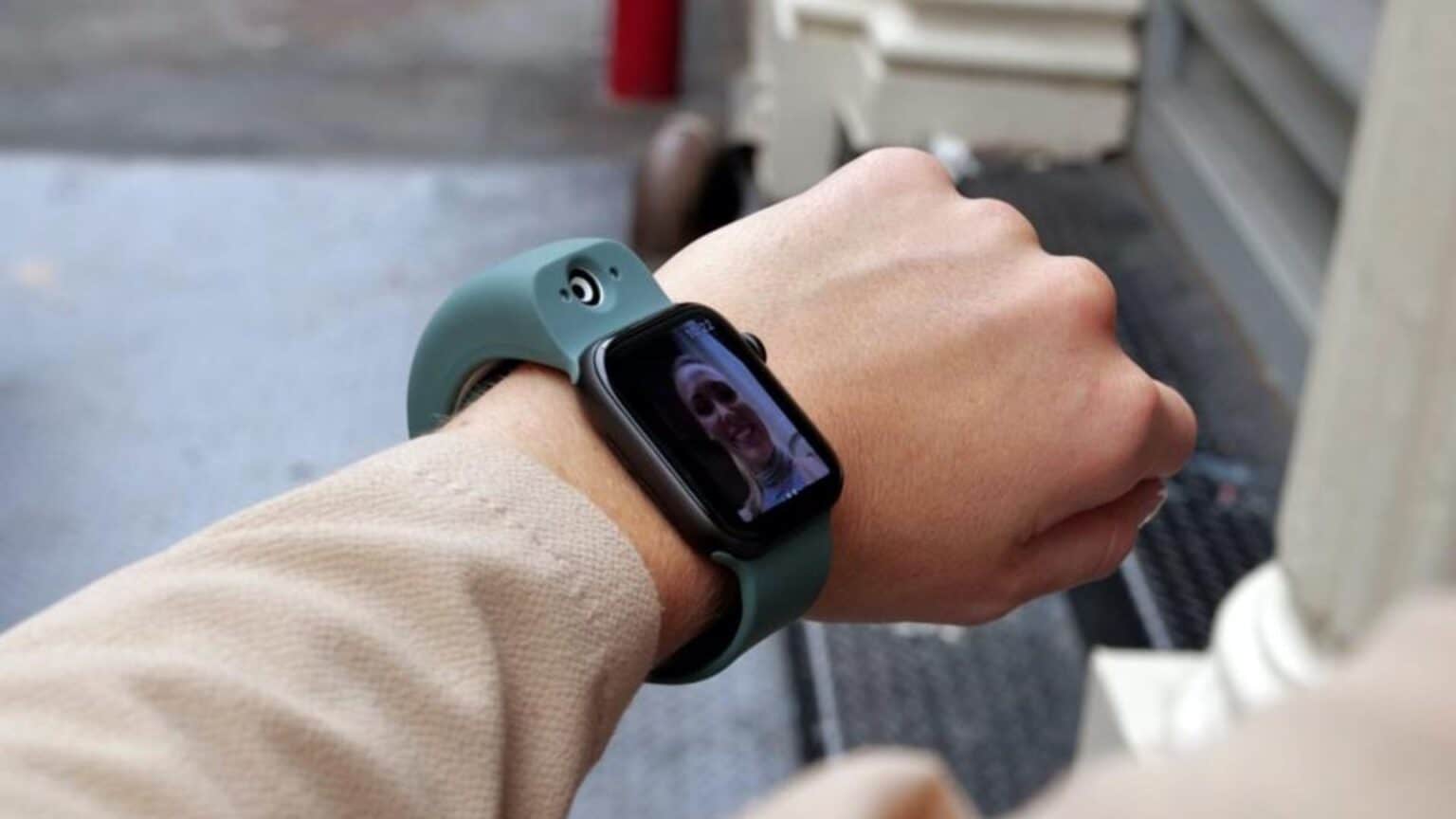 Apple Adds Smart Stack Hints to Watch Faces in watchOS 26