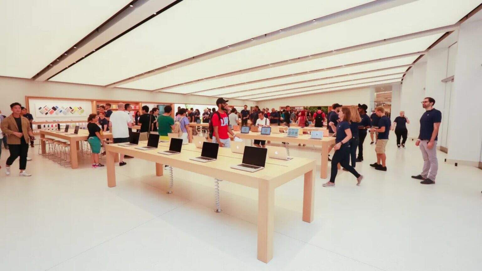 Apple Wins Appeal in Union-Busting Case at World Trade Center Store