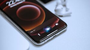 How to Set Up & Use Siri on iPhone [Step-by-Step]
