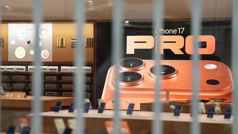 Apple Produces Nearly 240 Million iPhones in 2025, Matching Samsung