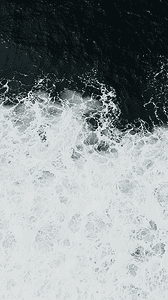 Best iOS 26 Wallpapers (4K Options and Apps for iOS Devices)