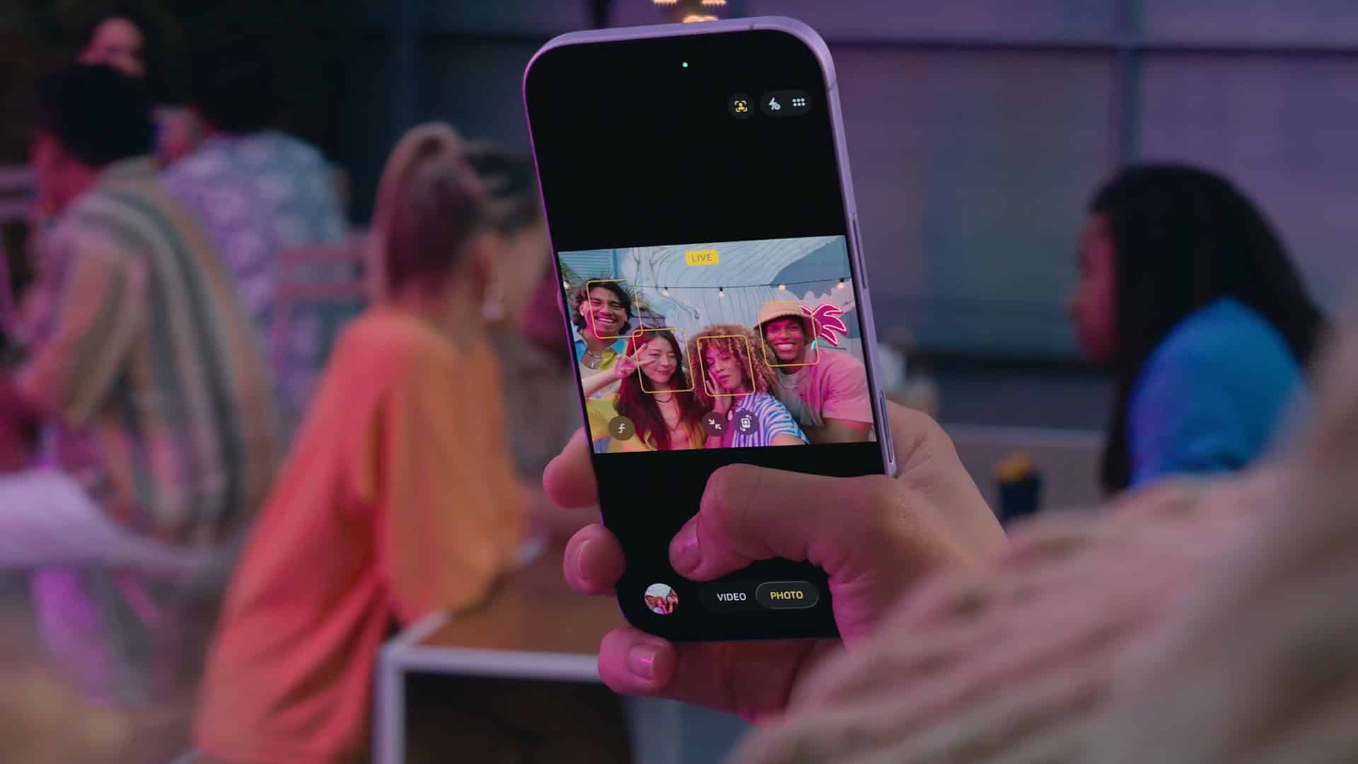 Take a Landscape Selfie With iPhone 17 [Step-by-Step]