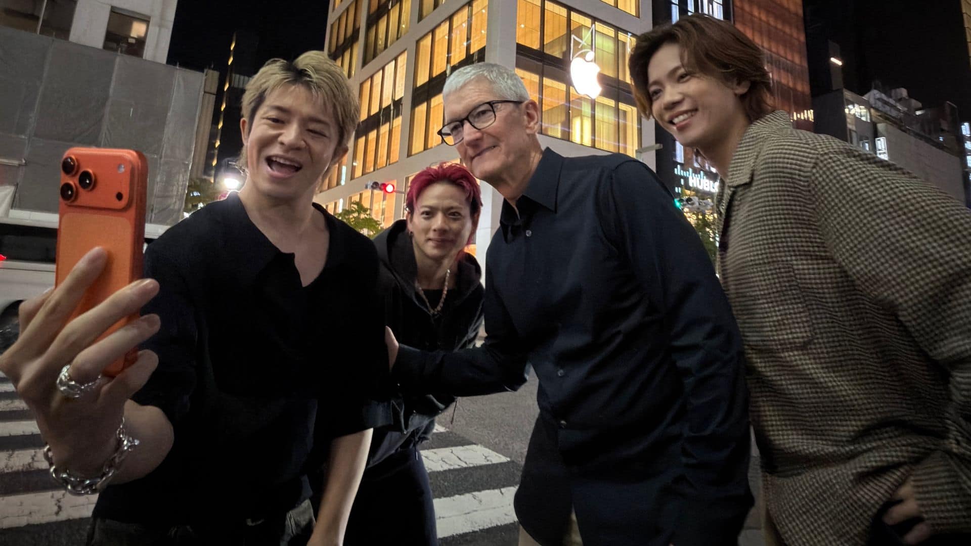 Tim Cook Returns to Tokyo for Apple Ginza Reopening