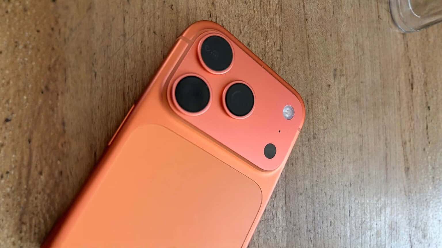 After pink iPhones, new ‘Colorgate’ reports claim uneven camera bump shades