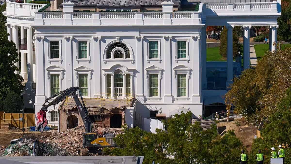 Apple helps fund Trump’s White House $300 million renovation Project