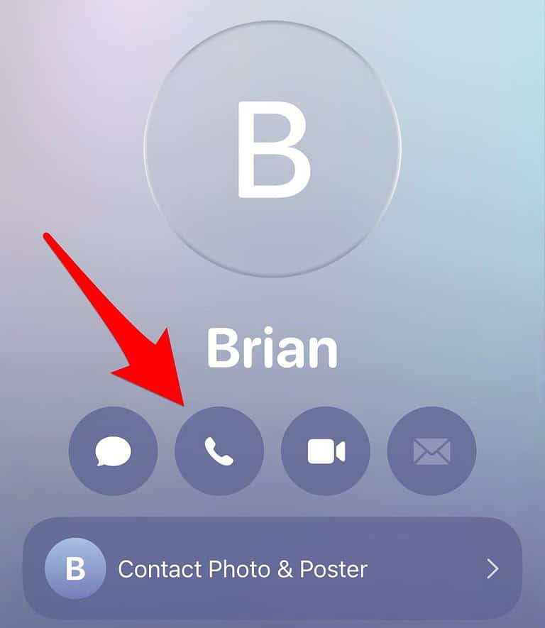 Display Zoom Blocks Call Button in Phone App in iOS 26