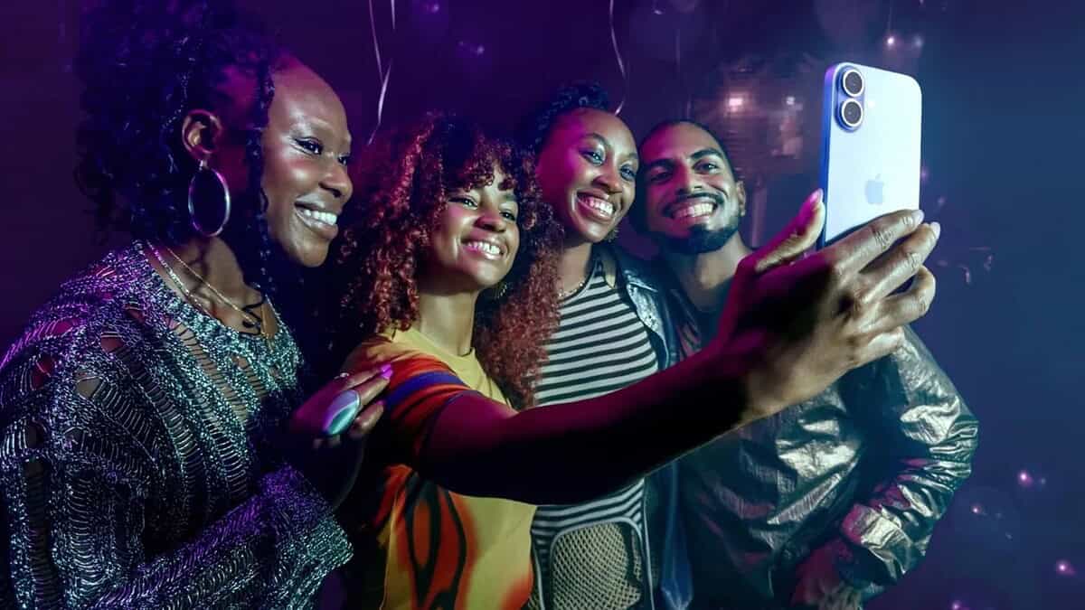 iOS 26.1 will let third-party photo apps back up images automatically