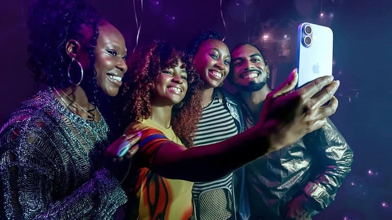 iOS 26.1 will let third-party photo apps back up images automatically
