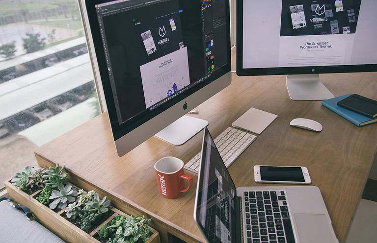 New Year, New Desk: The Ultimate Minimalist Mac Setup Guide for Remote ...