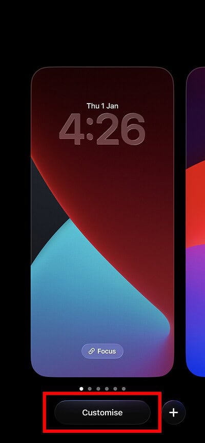 How to Stretch the Clock on the Lock Screen in iOS 26