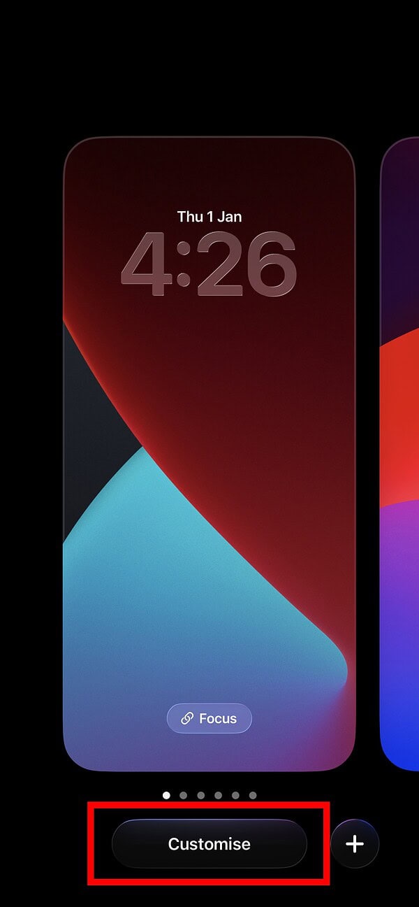 How to Stretch the Clock on the Lock Screen in iOS 26