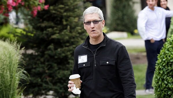 Jeffrey Epstein Emails Show He Tried to Set Up a Tim Cook Meeting