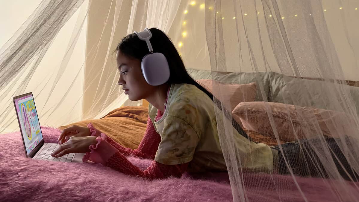 MacBook Neo Features 1080p Camera, Spatial Audio Speakers, and Dual Mics