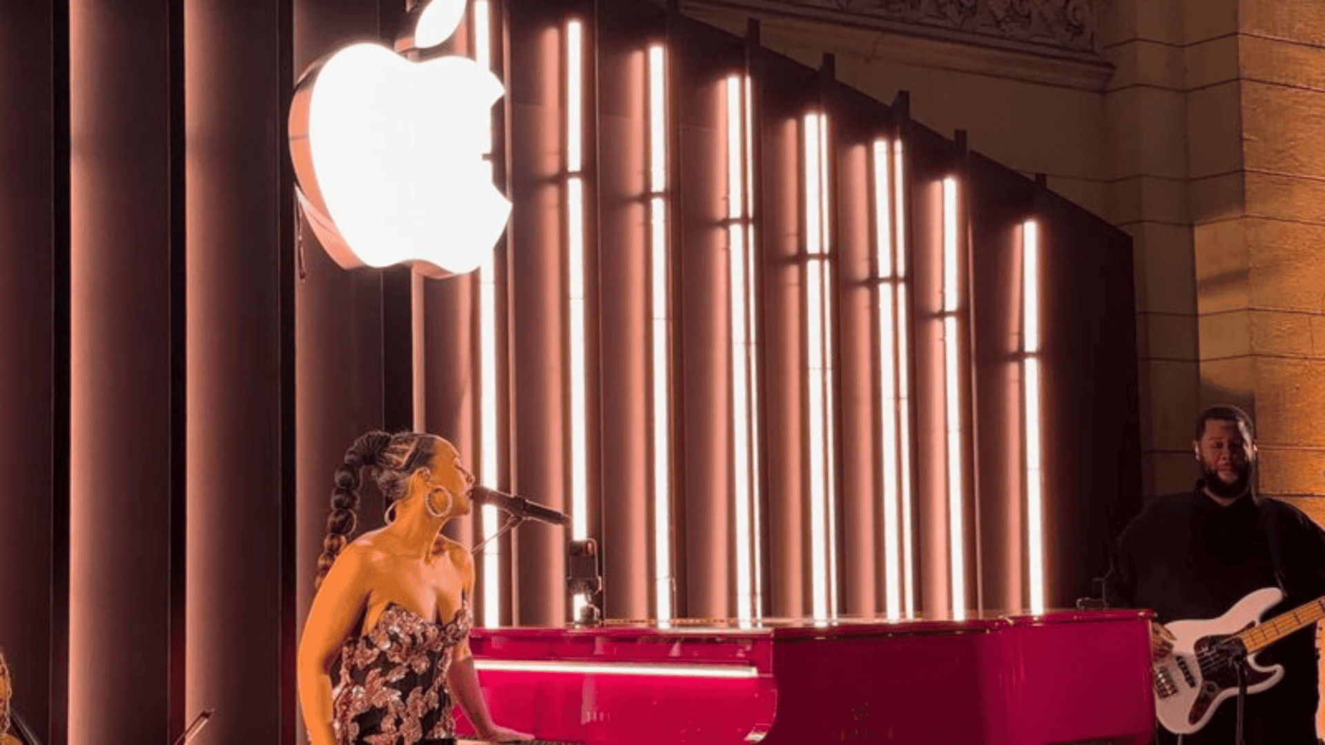 Apple Hosts Alicia Keys Concert in New York to Begin 50th Anniversary